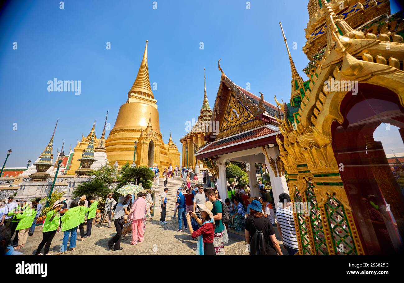 Phra Sri Rattana Chedi (The Golden Chedi), The Grand Palace, Tourist ...