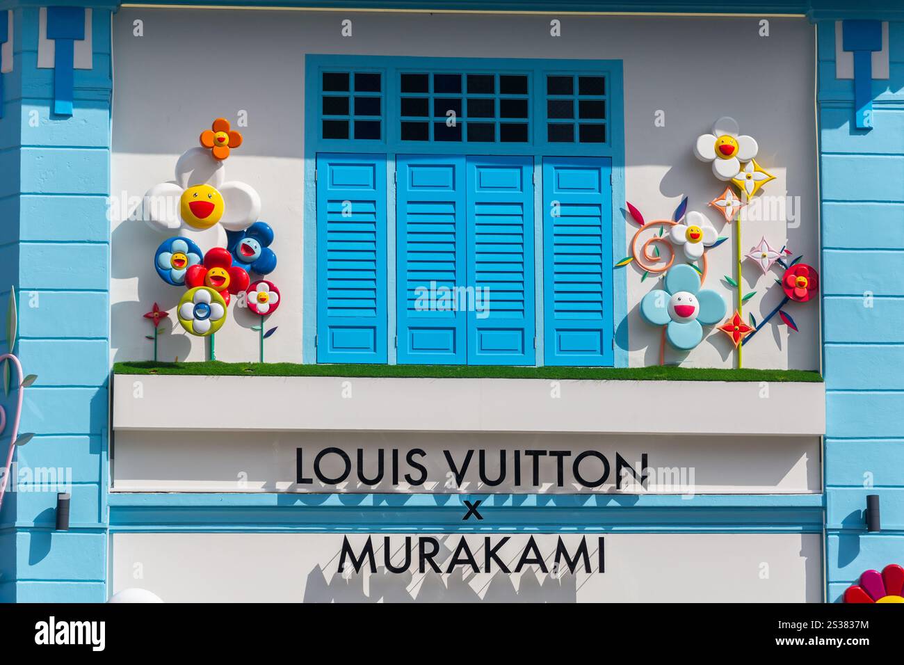 Louis Vuitton collaboration with Takashi Murakami pop up, smiling ...