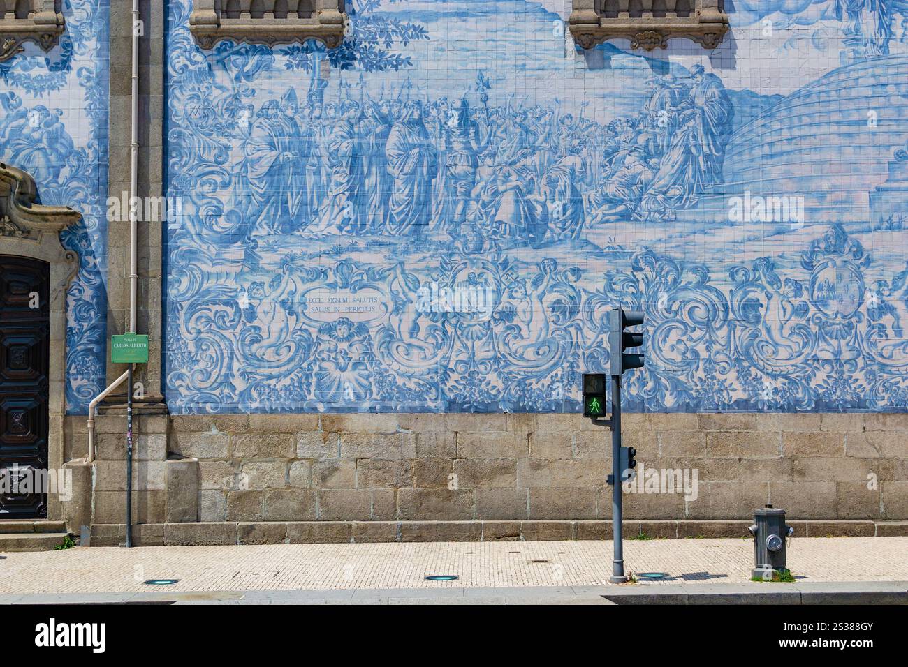 Azulejo tile in Porto, Portugal. Traditional portuguese ceramic ...