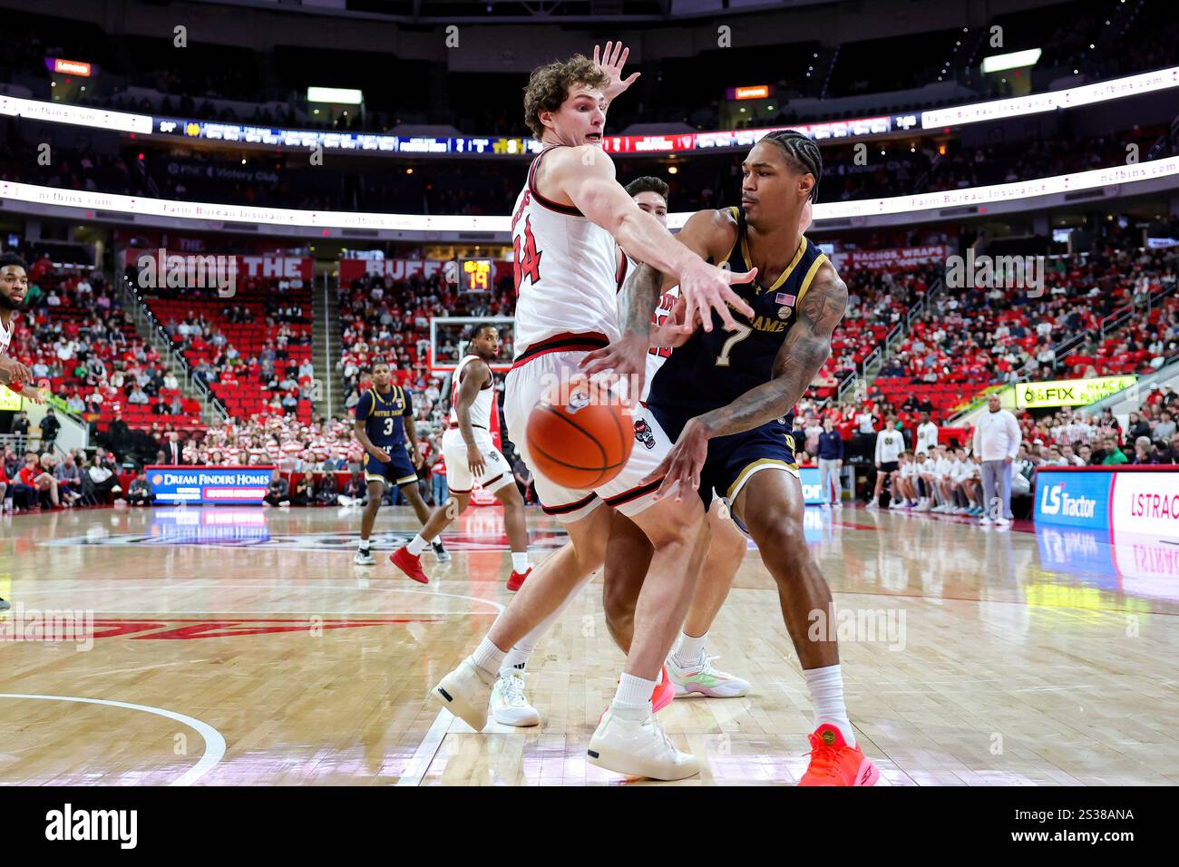 Raleigh, North Carolina, USA. 8th Jan, 2025. Notre Dame Fighting Irish ...