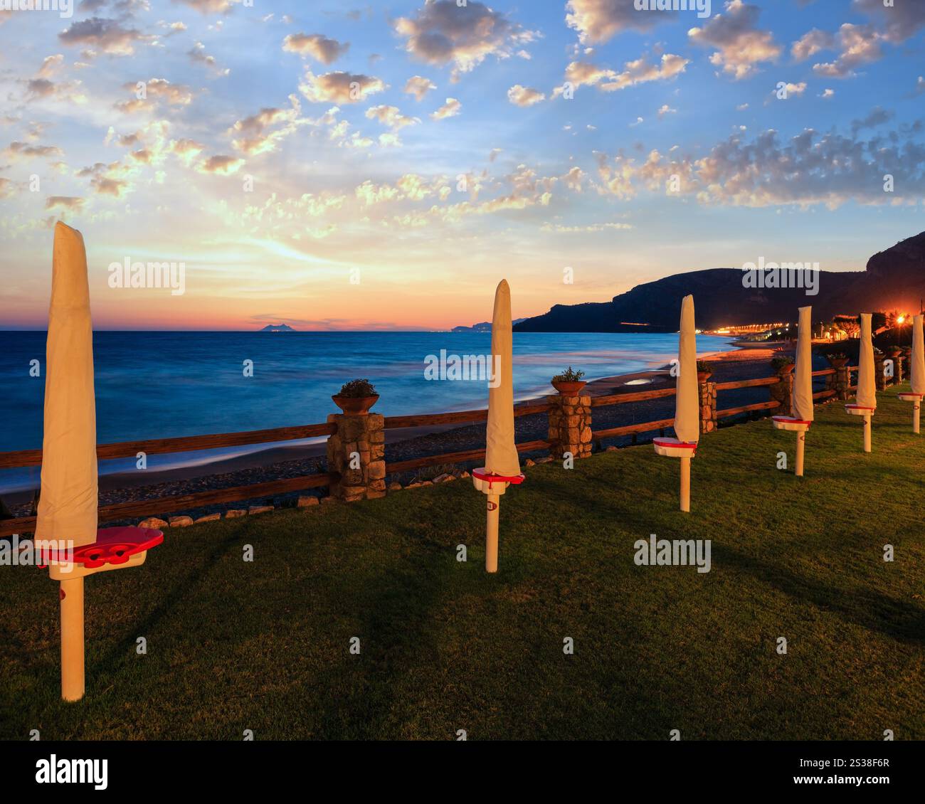 Twilight on the beach sunrise hi-res stock photography and images - Alamy