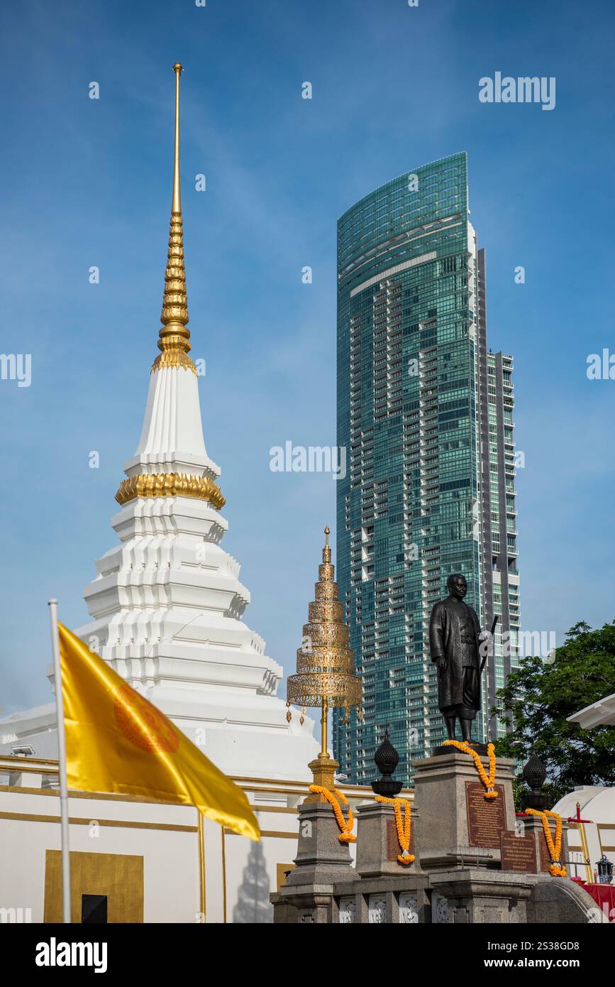 the Statue of King Rama III at Wat Yan Nawa in Sathon in the city of ...