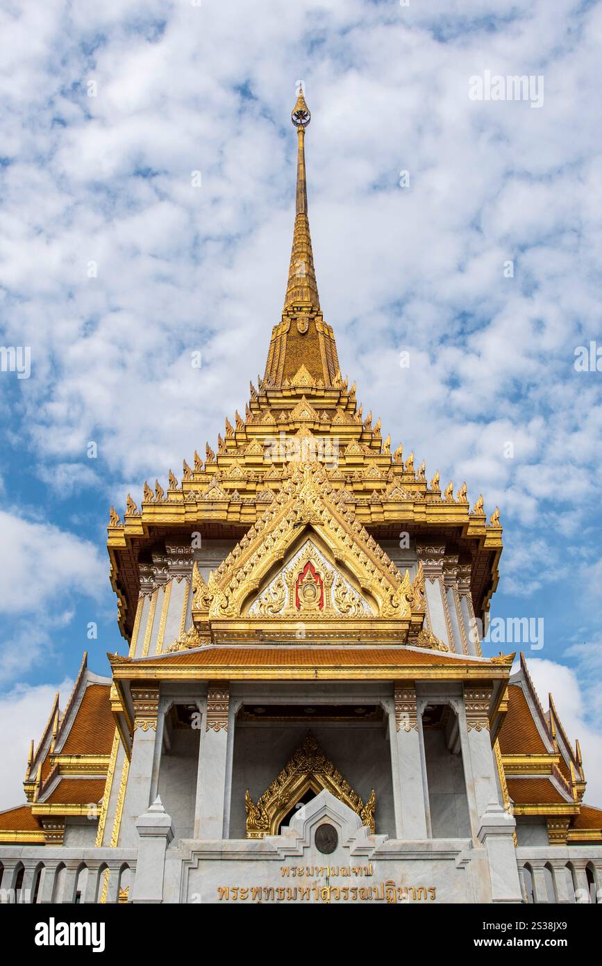 the Wat Traimit Withayaram Worawihan in China Town in the city of ...
