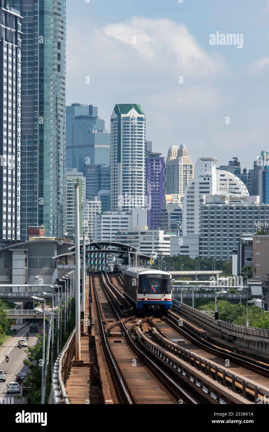 a Train of skytrain or Metro in Thonburi in the city of Bangkok in ...
