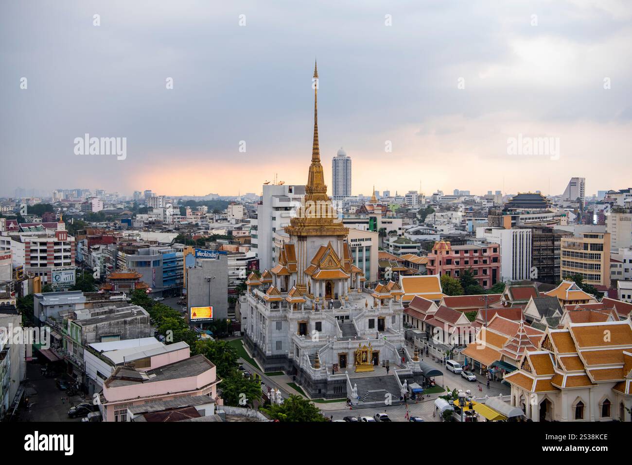 a view of Wat Traimit Withayaram Worawihan in China Town in the city of ...