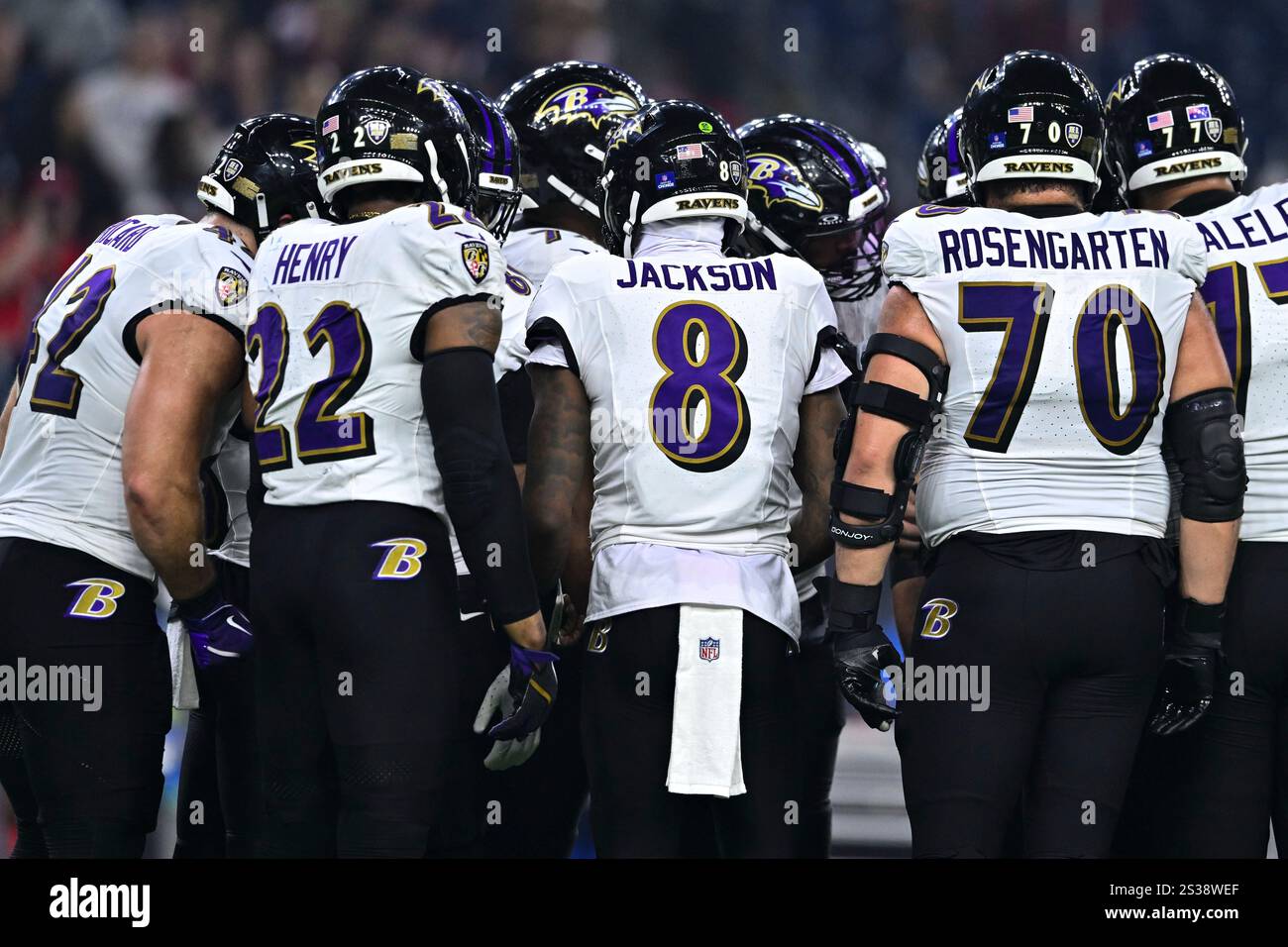 Baltimore Ravens quarterback Lamar Jackson (8) stands in the offensive ...