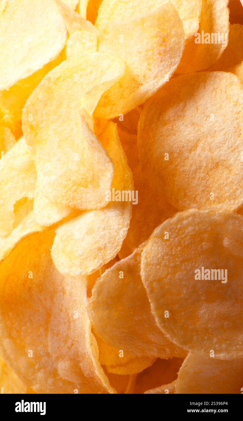 Potato chips texture background,potatoes pattern Stock Photo - Alamy