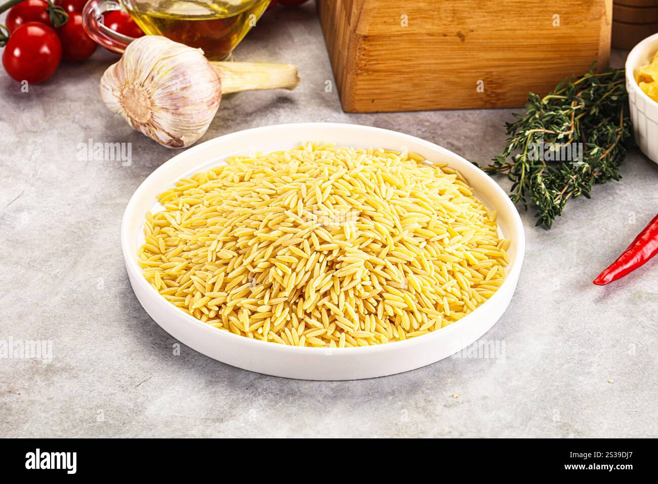 Italian raw dry pasta risoni for cooking Stock Photo - Alamy
