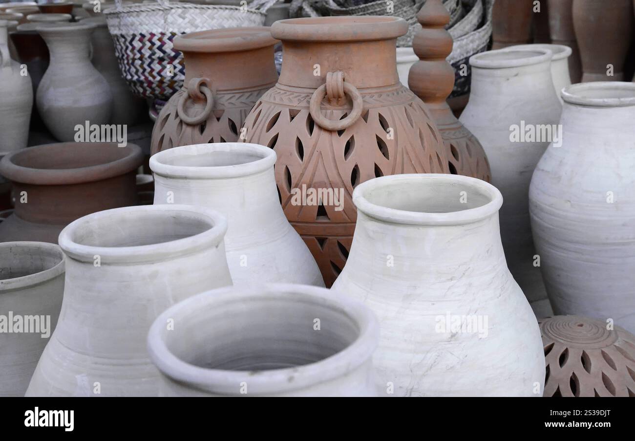 Arabian traditional sand pots in Dubai Old market Stock Photo - Alamy