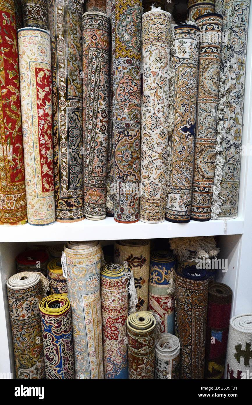 DUBAI, UNITED ARAB EMIRATES - ‎23. ‎january ‎2024: Carpet and kilim ...