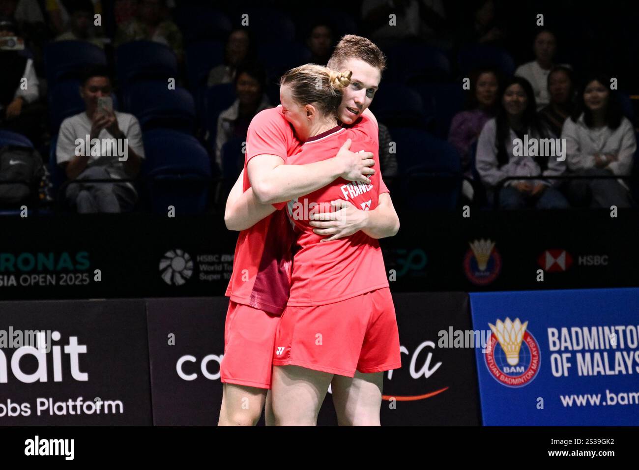 (250109) -- KUALA LUMPUR, Jan. 9, 2025 (Xinhua) -- Thom Gicquel (L ...