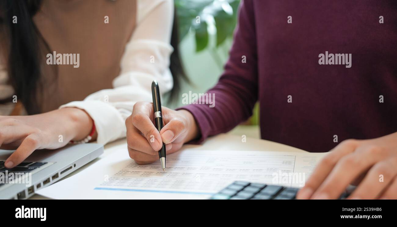 Business People brainstorming Meeting Design Ideas to share idea ...