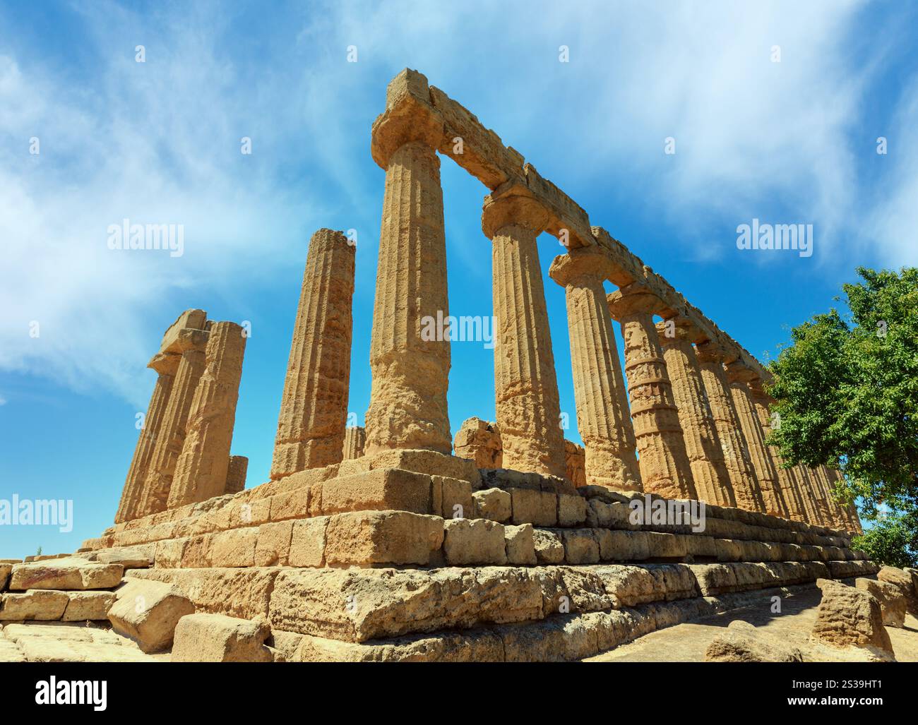 Temple of Juno in famous ancient Greece Valley of Temples, Agrigento ...