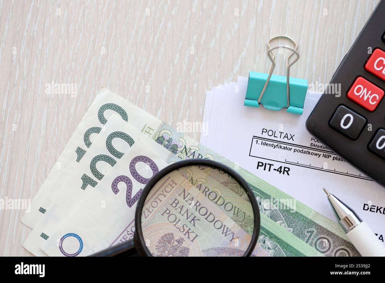 Annual declaration of income tax advances, PIT-4R form on accountant ...