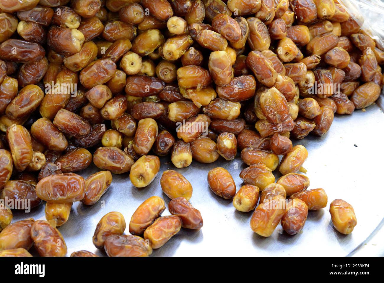 Dates for sale at the Abu Dhabi Date market Stock Photo - Alamy