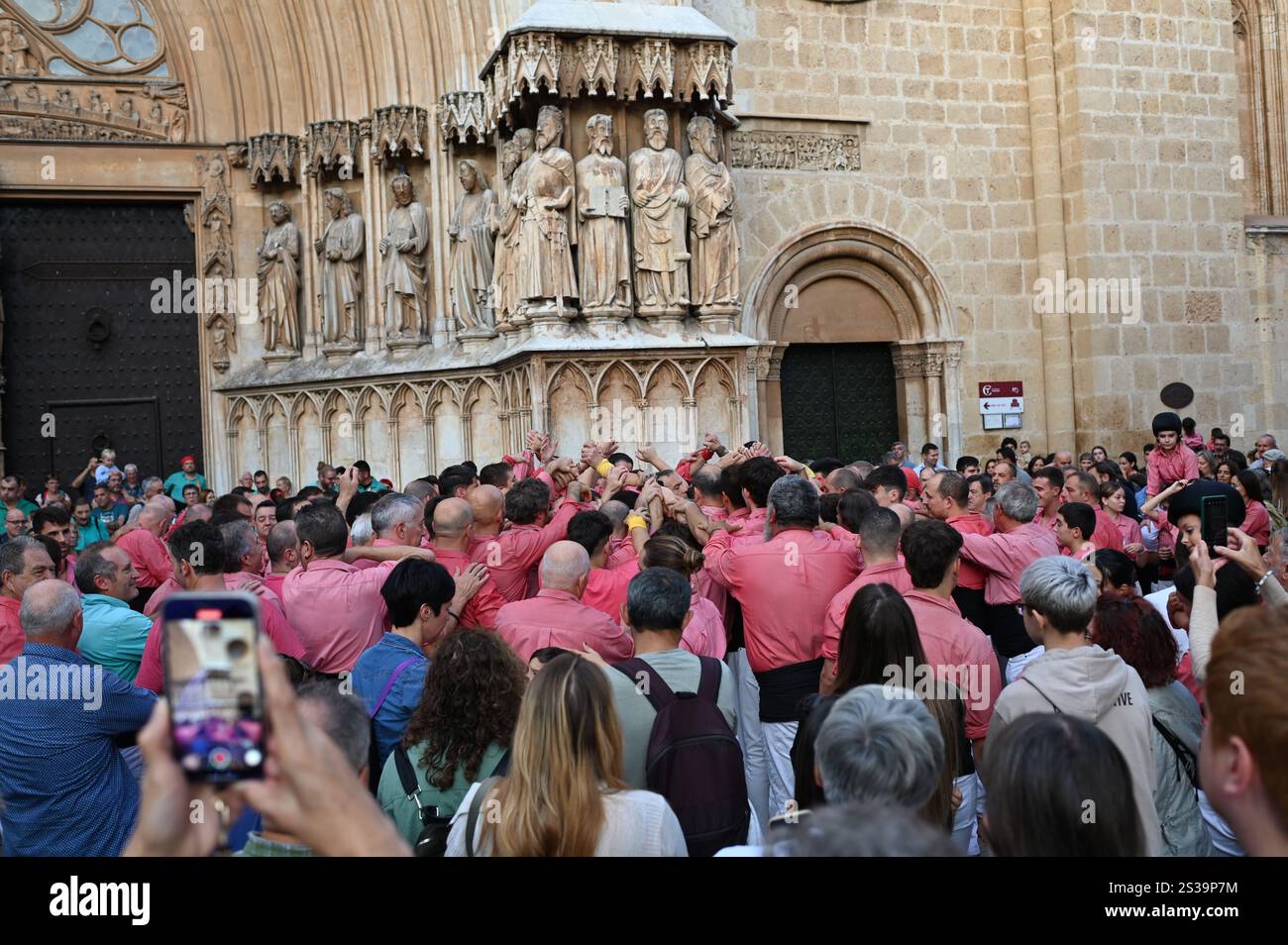 Human Tower at Tarragona Cathedral, Spain - A spectacular example of ...