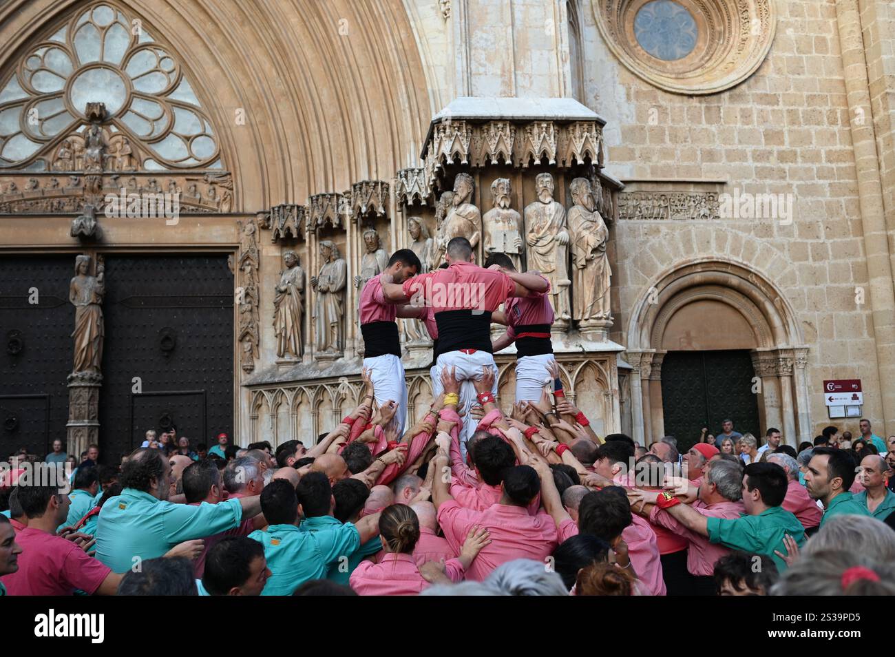 Human Tower at Tarragona Cathedral, Spain - A spectacular example of ...