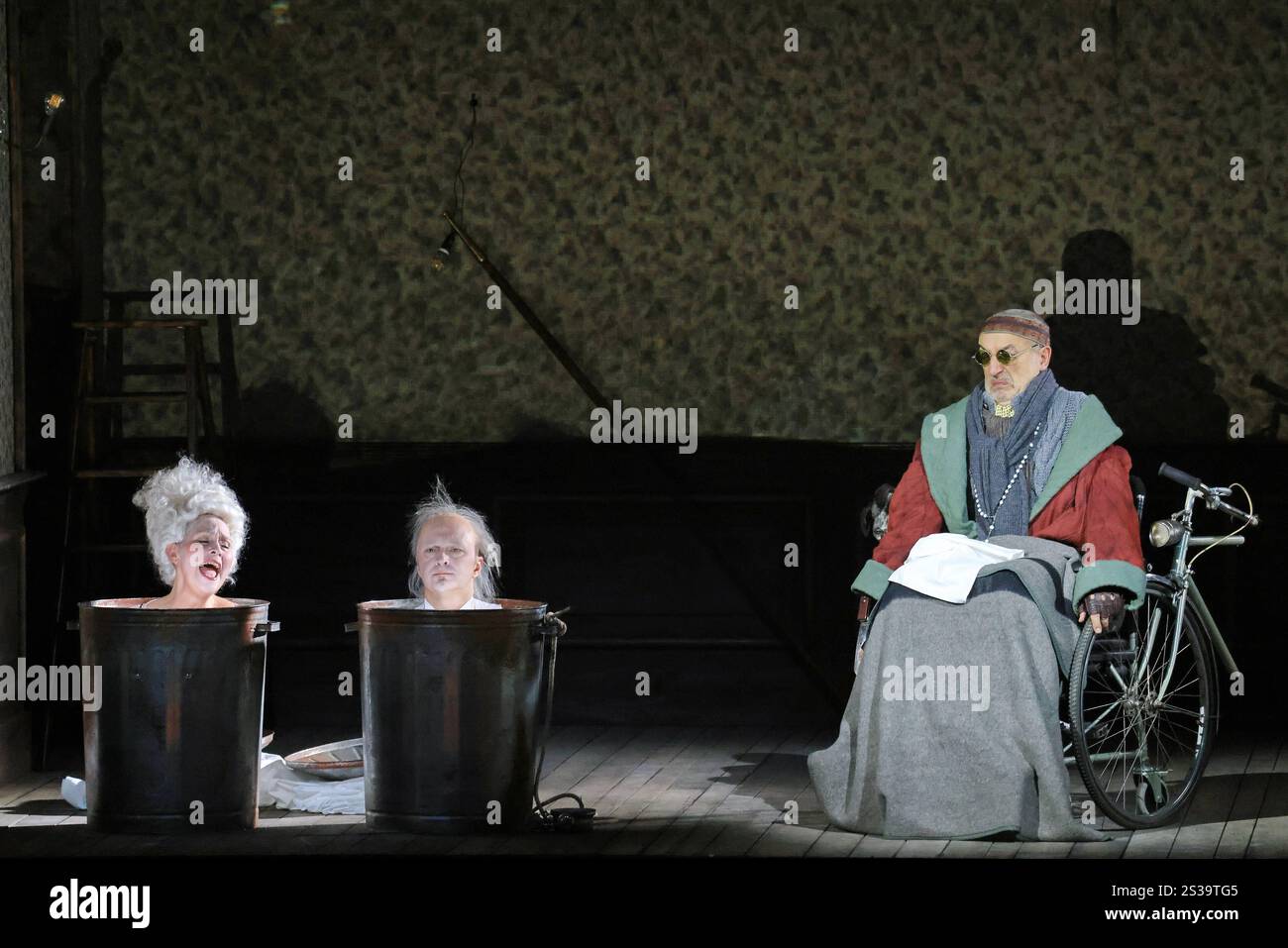 09.01.2025, Fin de partie, Dalia Schaechter als Nell, Stephan Rügamer ...