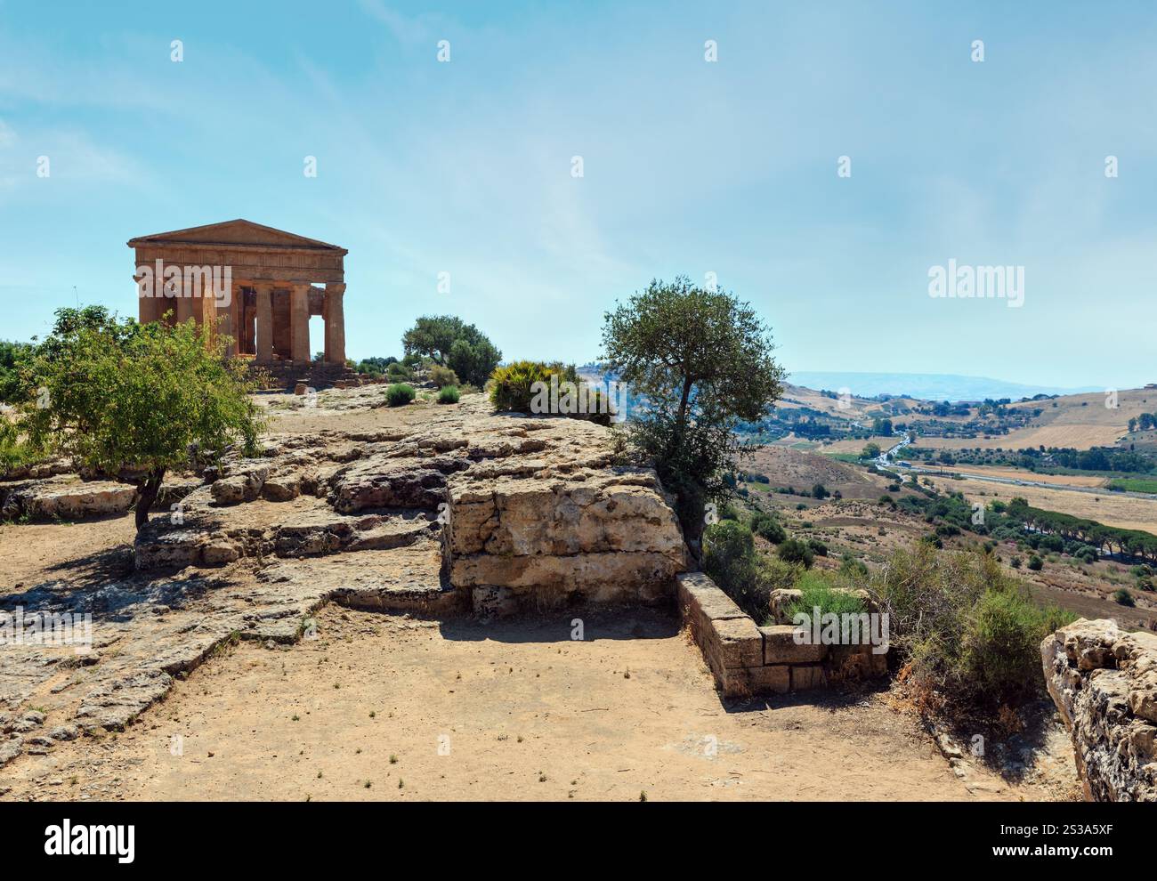 Temple of Concordia in famous ancient Greece Valley of Temples ...