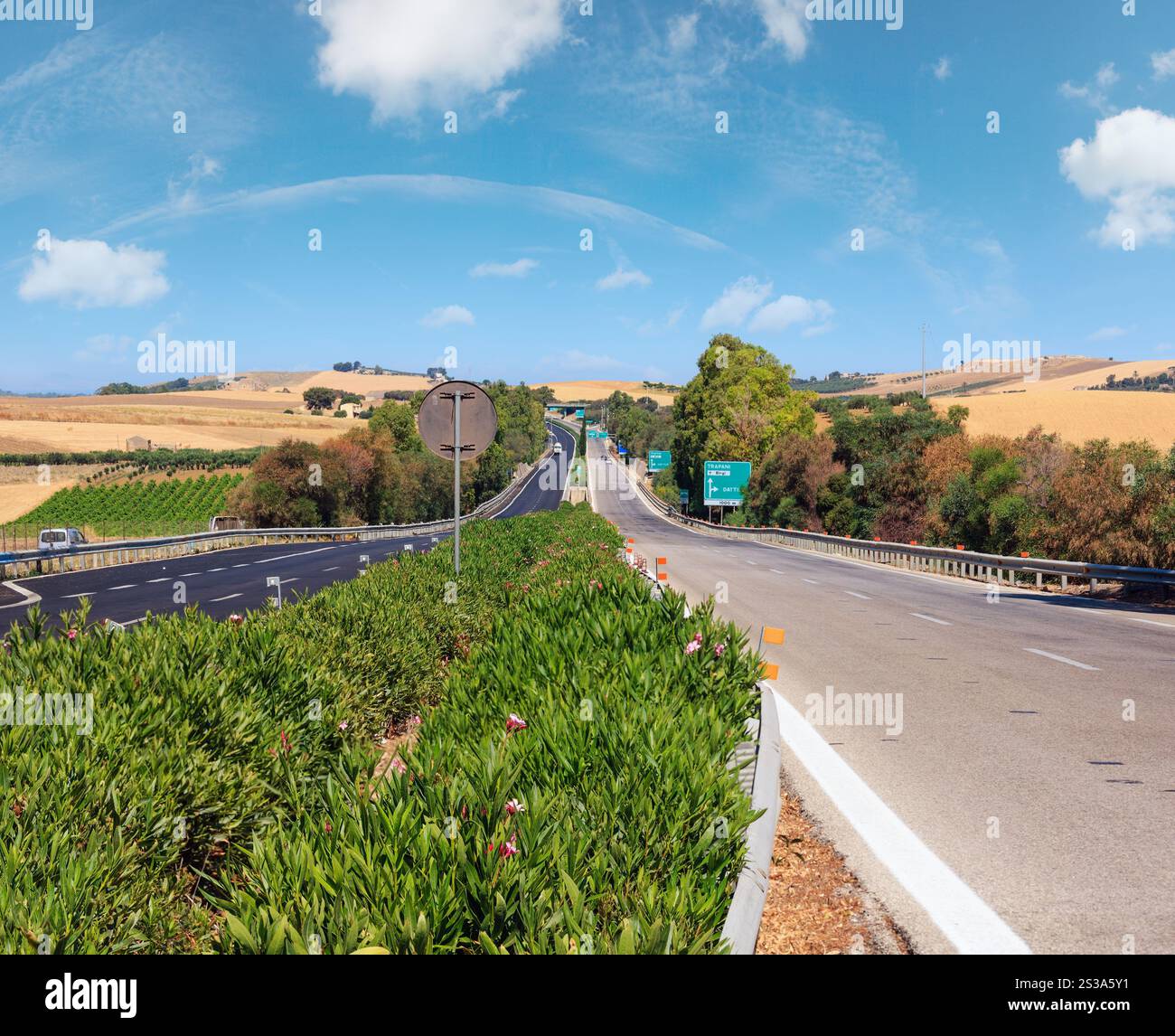 Beautiful nature landscape highway hi-res stock photography and images ...
