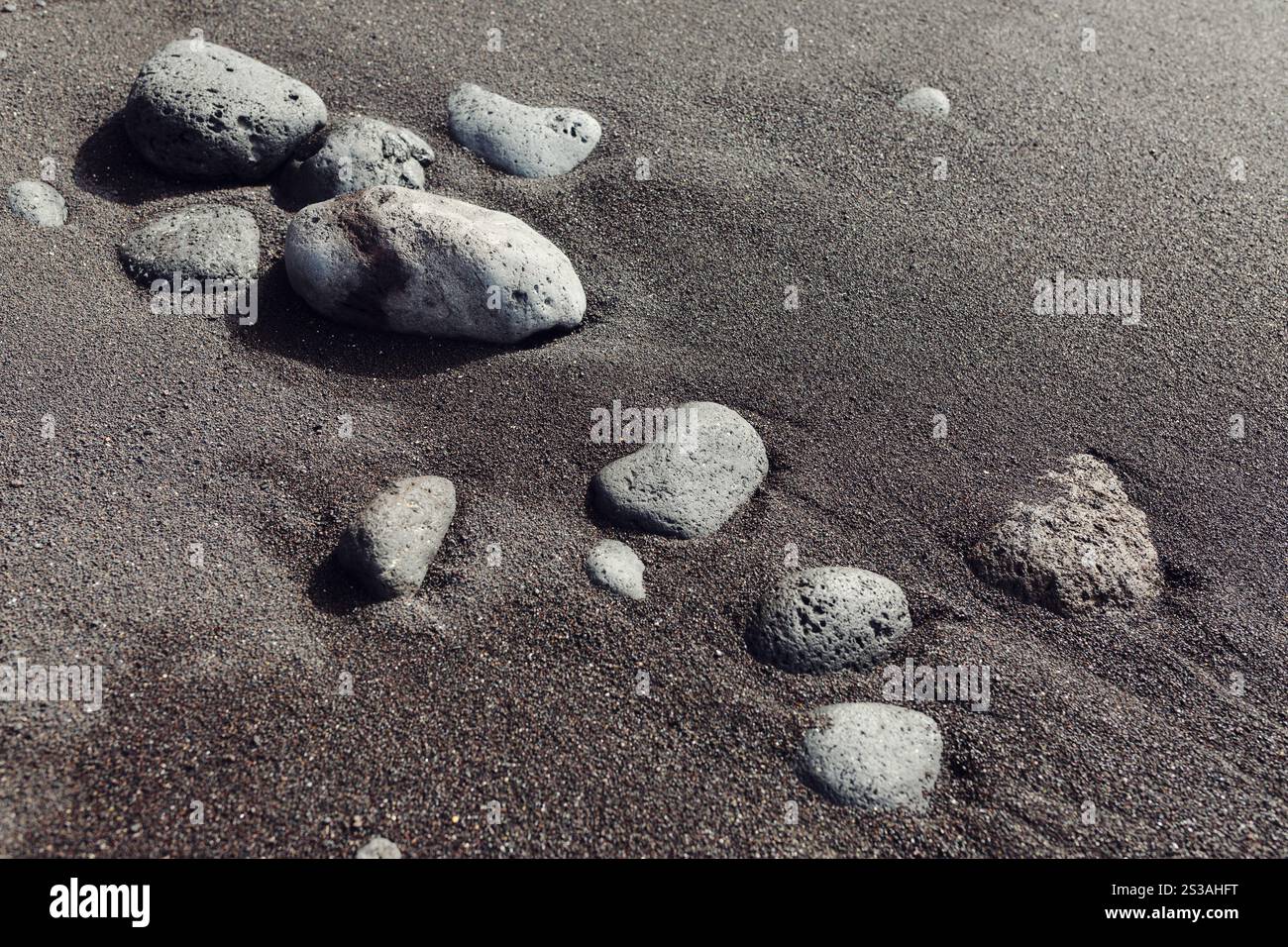 Beach scene with pebbles scattered across the sand Stock Photo - Alamy