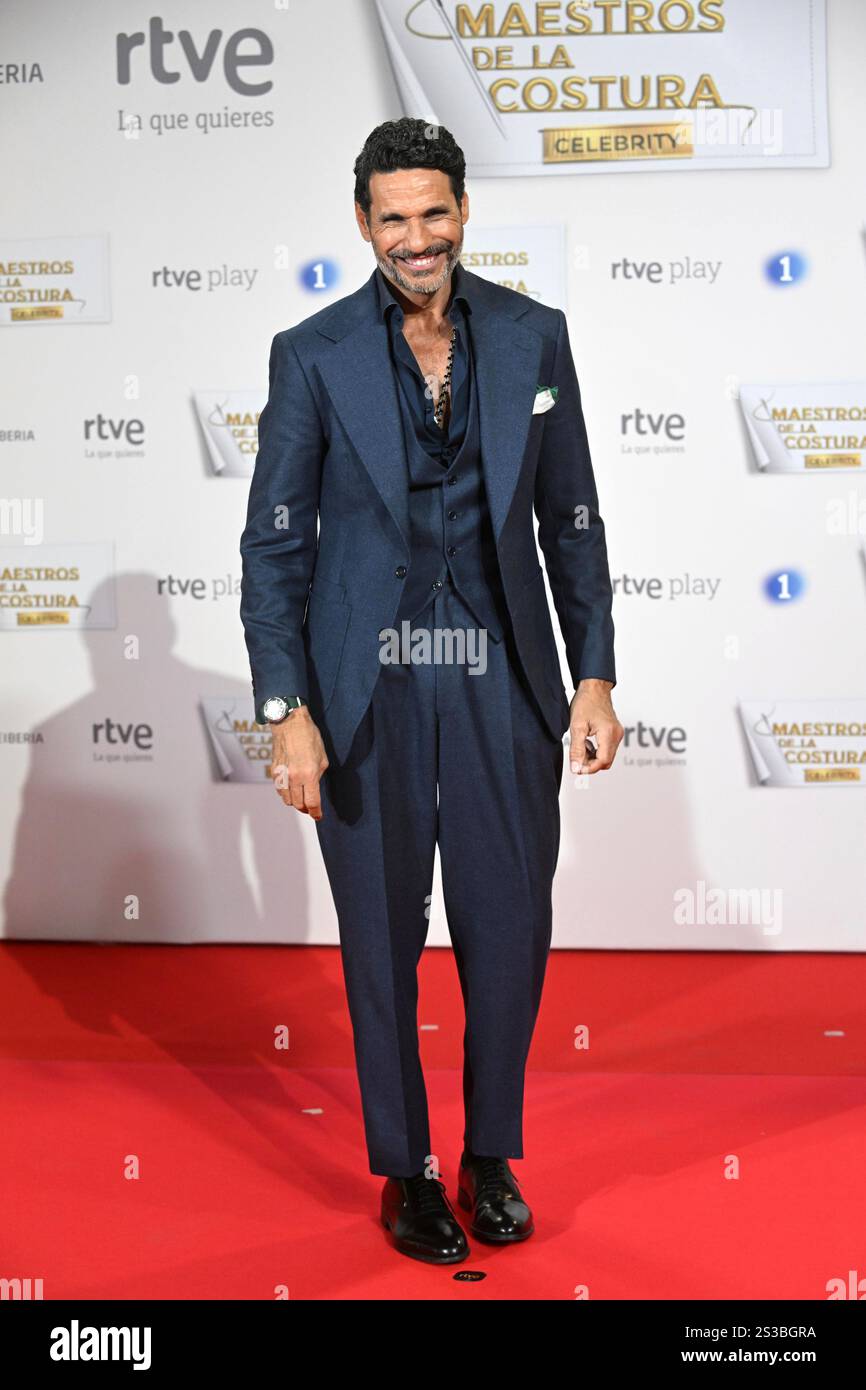 Óscar Higares poses at the photocall during the presentation of ...