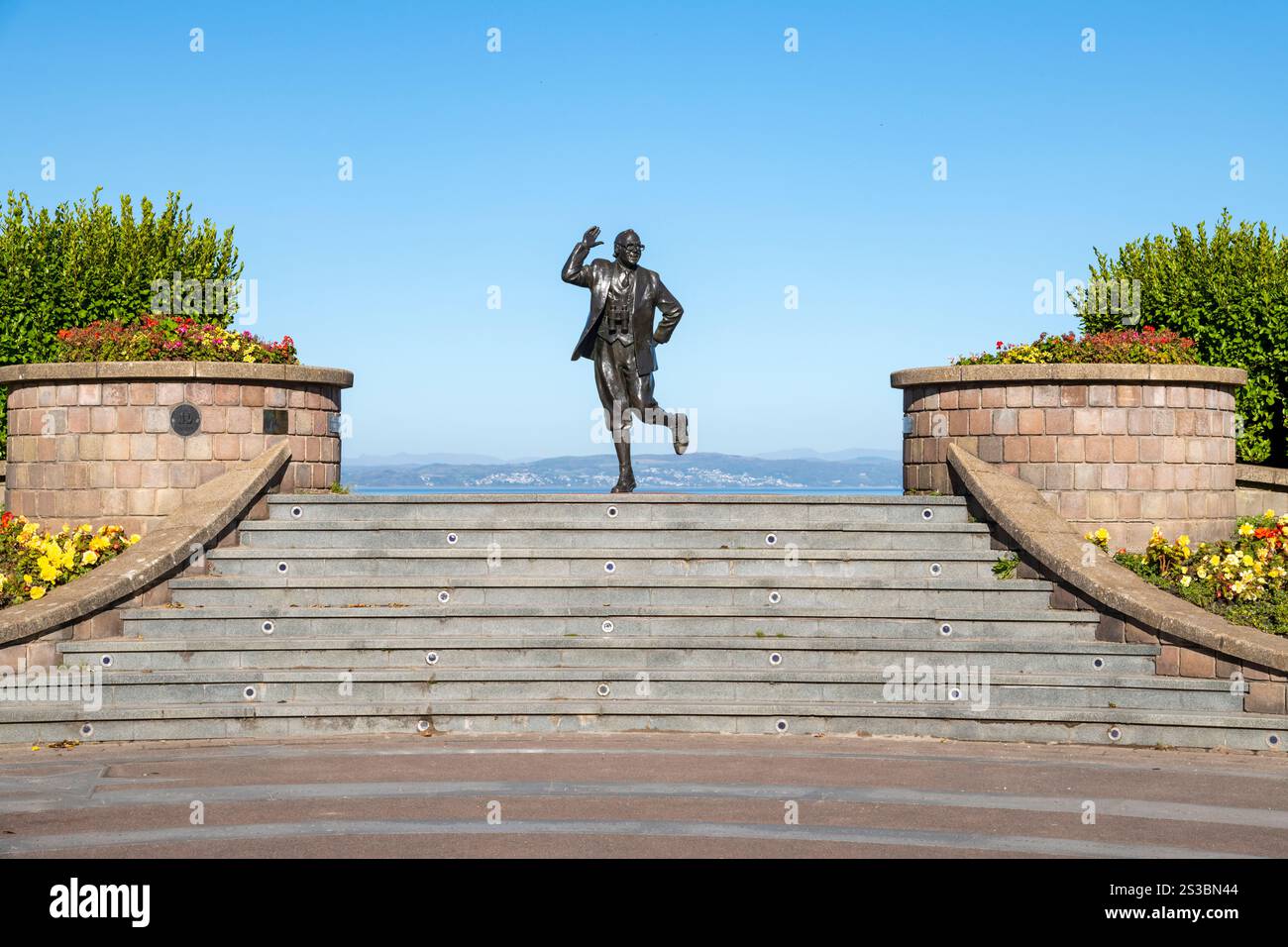 Statue of the famous comedian Eric Morecambe on the promenade in the ...