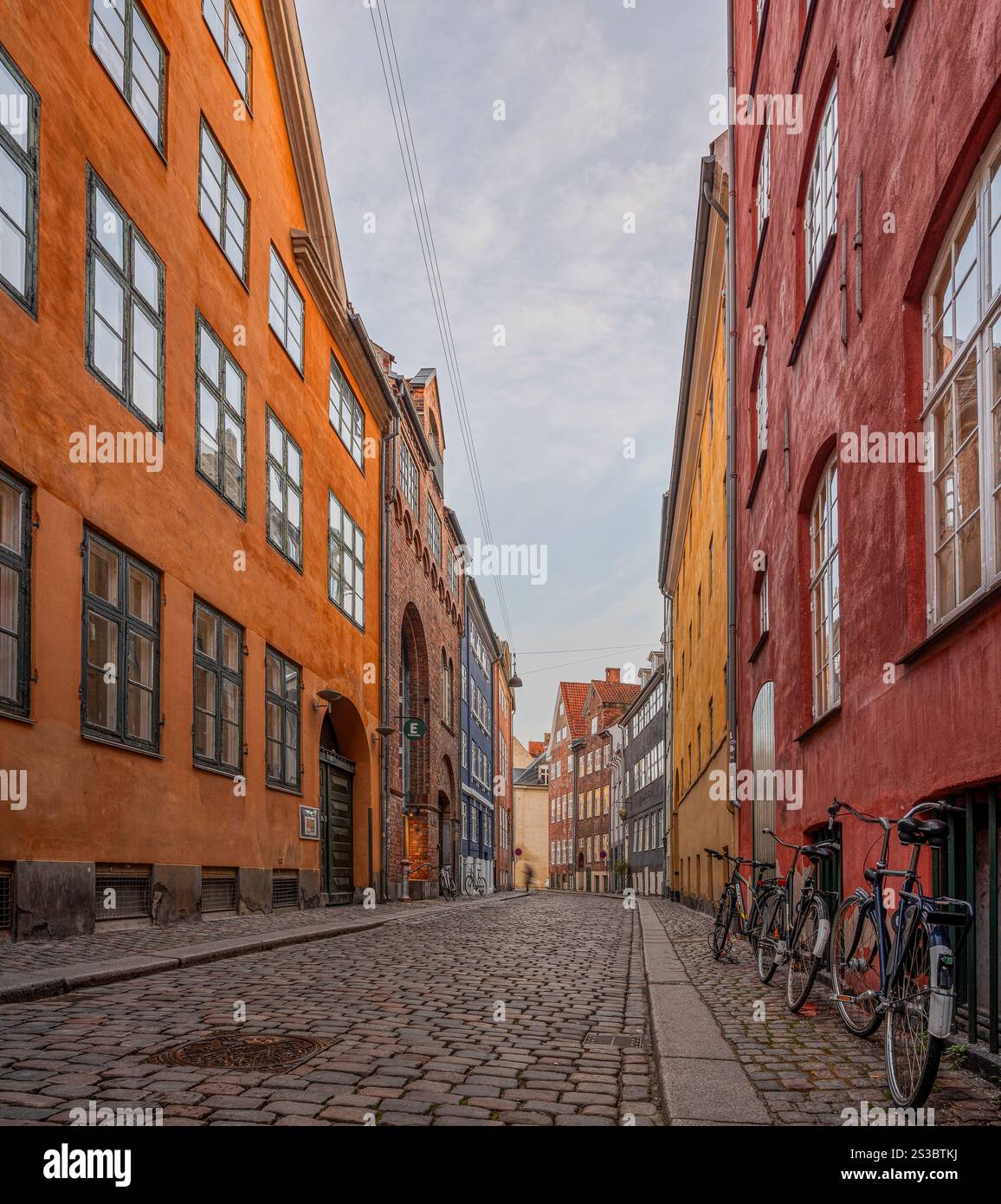 Along path alley hi-res stock photography and images - Alamy