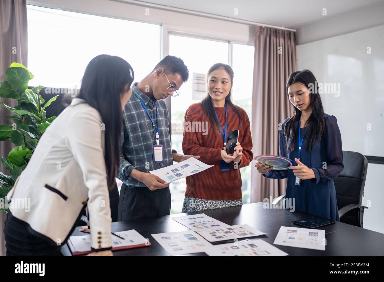 Asian business woman Brainstorm meeting pplication Designers mobile app ...