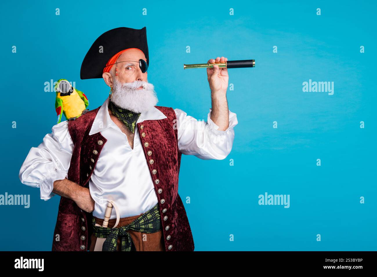 Photo portrait of old funny pirate male binoculars tube dressed ...