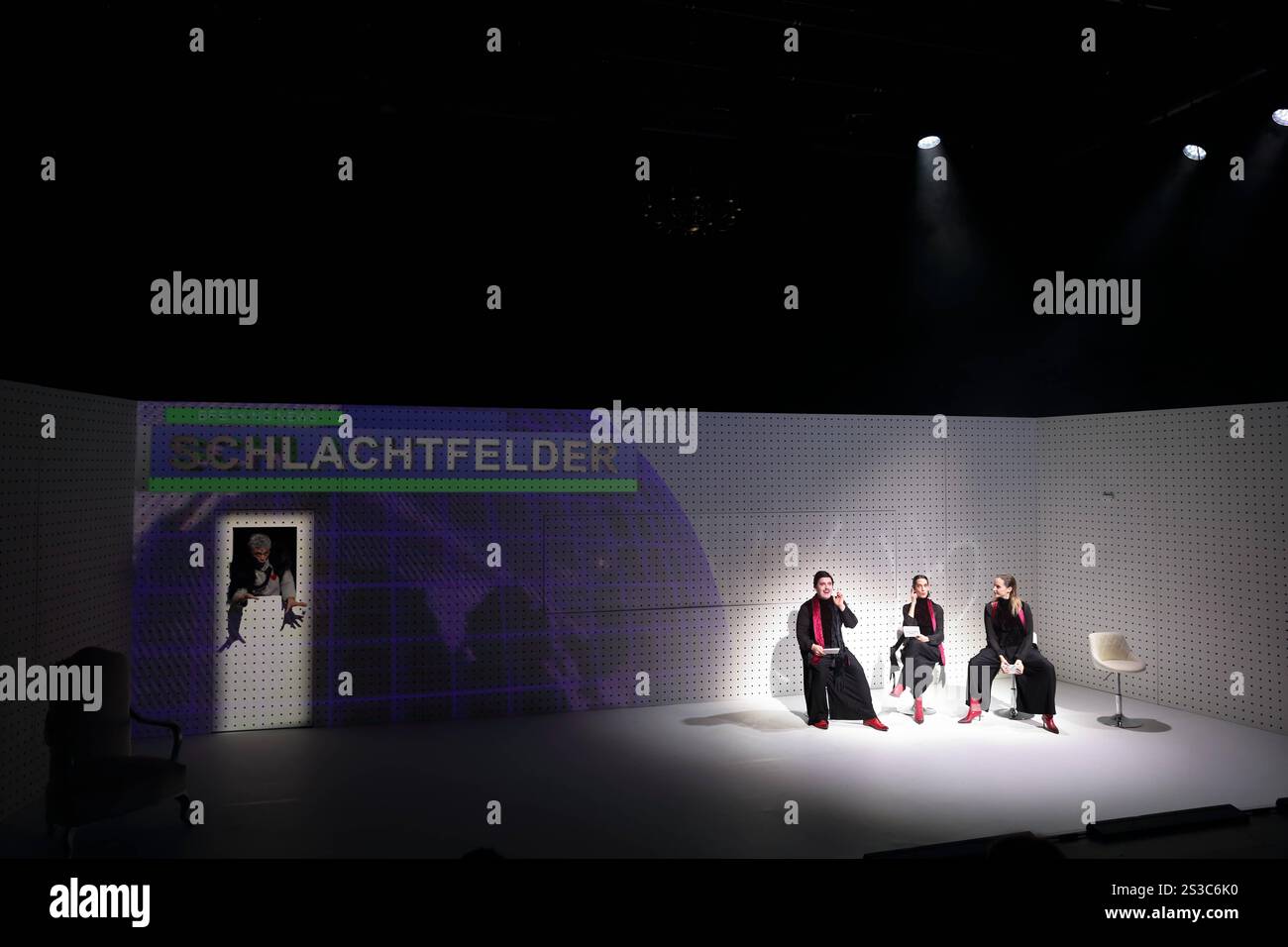 Elias Nuriel Kohl als König Duncan, Mackie Teeth, Emil Kollmann als Lo ...