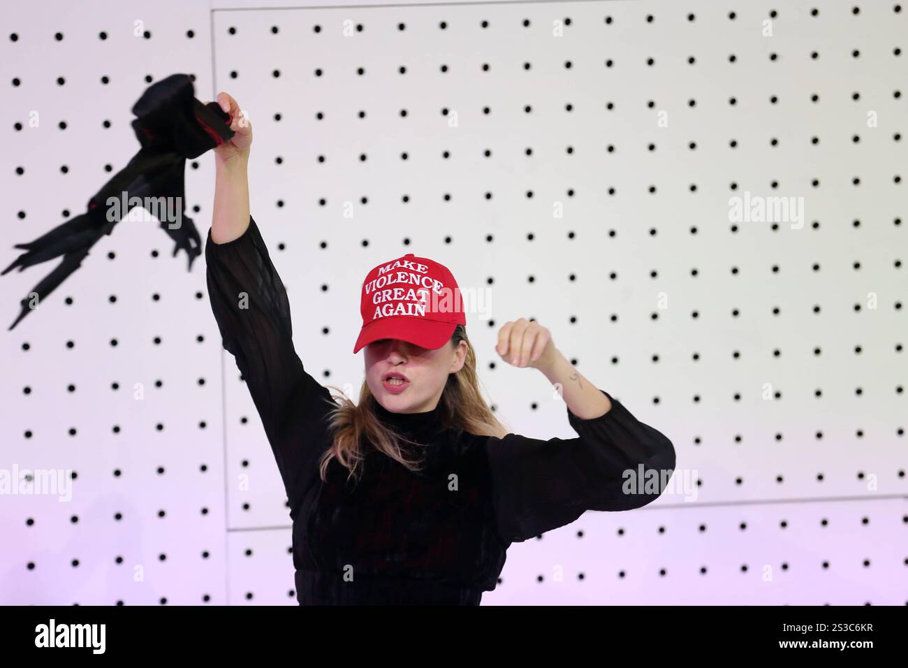 Greta Geyer als Faith, Hexe während der Fotoprobe für das Stück Future ...