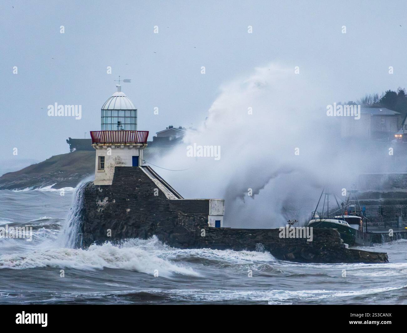 Waves hitting Balbriggan Lighthouse and Harbour during a strong ...