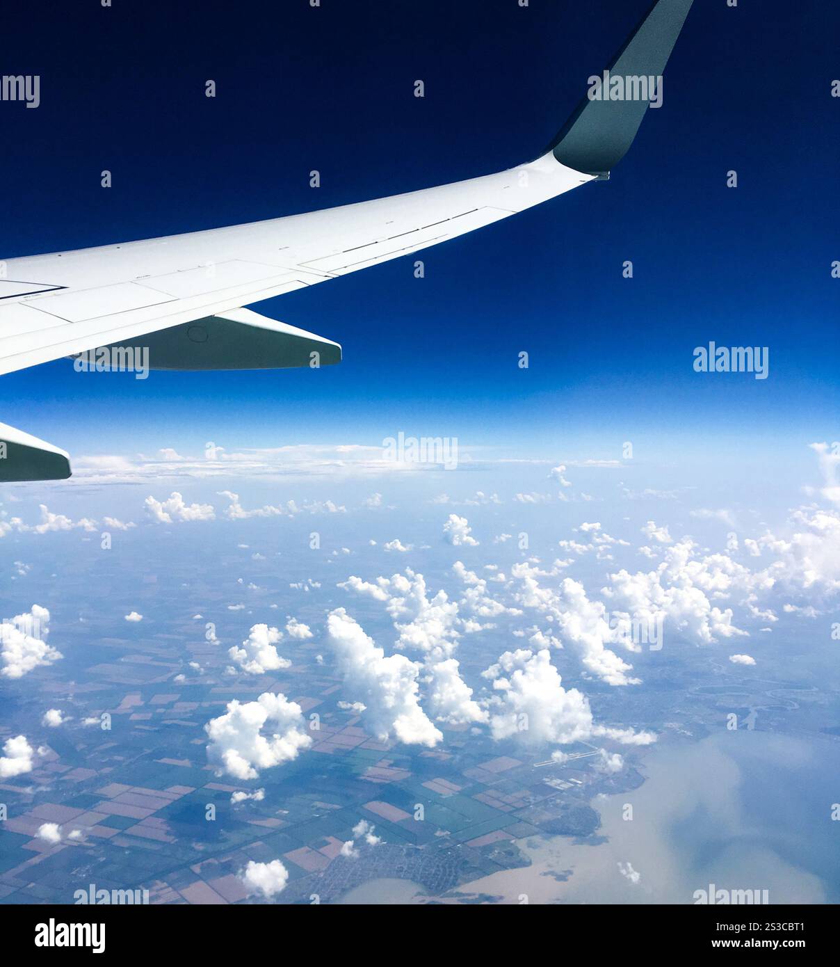 Airplane wing above clouds blue hi-res stock photography and images - Alamy