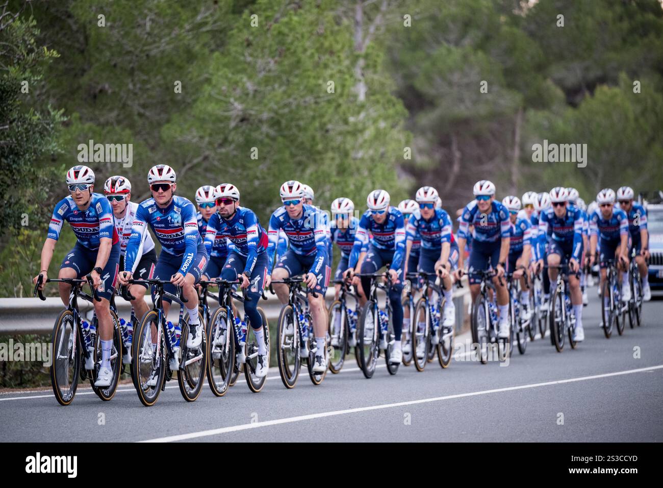 Calpe, Spain. 09th Jan, 2025. The pack of riders pictured in action ...