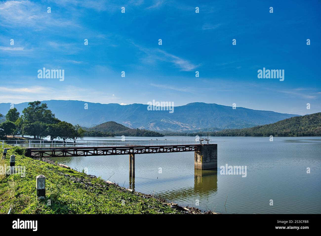 Water outlet structure in the Huai Pa Daeng irrigation reservoir ...