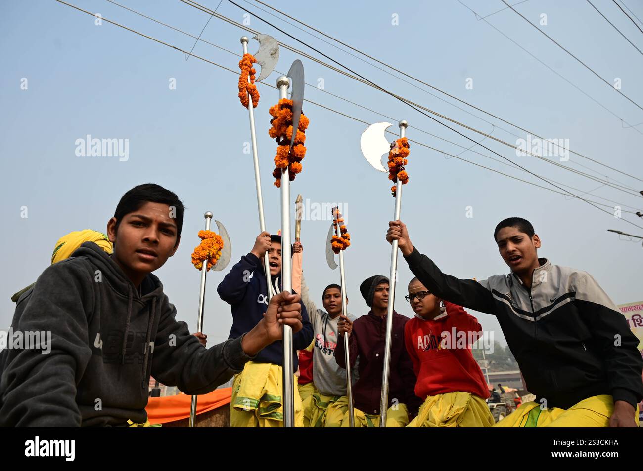 Prayagraj, Uttar Pradesh, India. 9th Jan, 2025. Prayagraj: Batuk ...