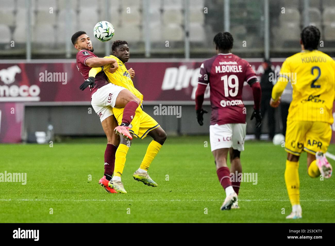 03 Matthieu UDOL (fcm) - 09 Pathe MBOUP (pau) during the Ligue 2 BKT ...
