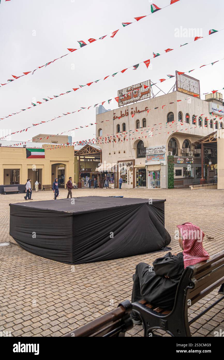 Shopping alley at the central Souq in Kuwait City Stock Photo - Alamy