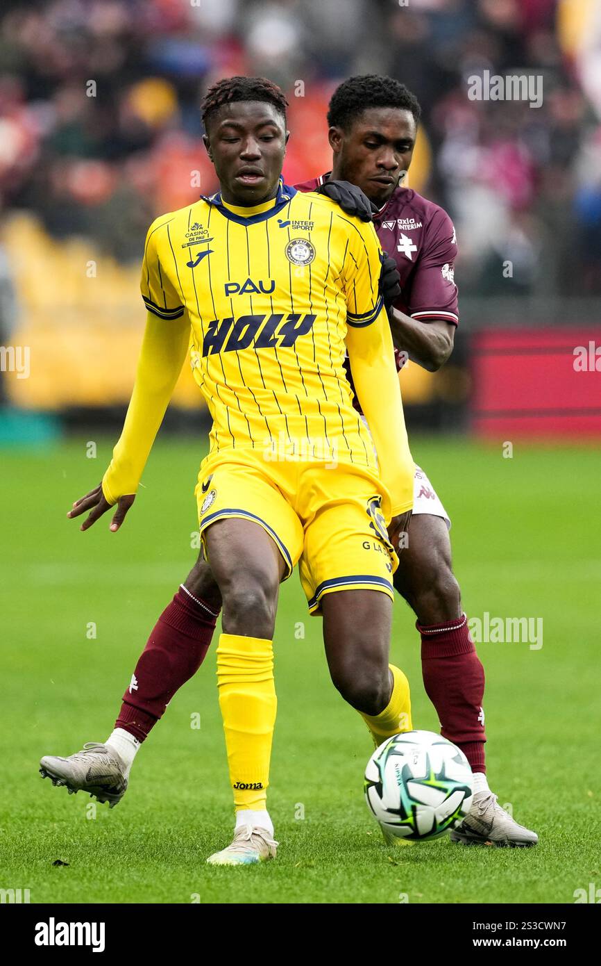09 Pathe MBOUP (pau) - 39 Koffi-Franck KOUAO (fcm) during the Ligue 2 ...