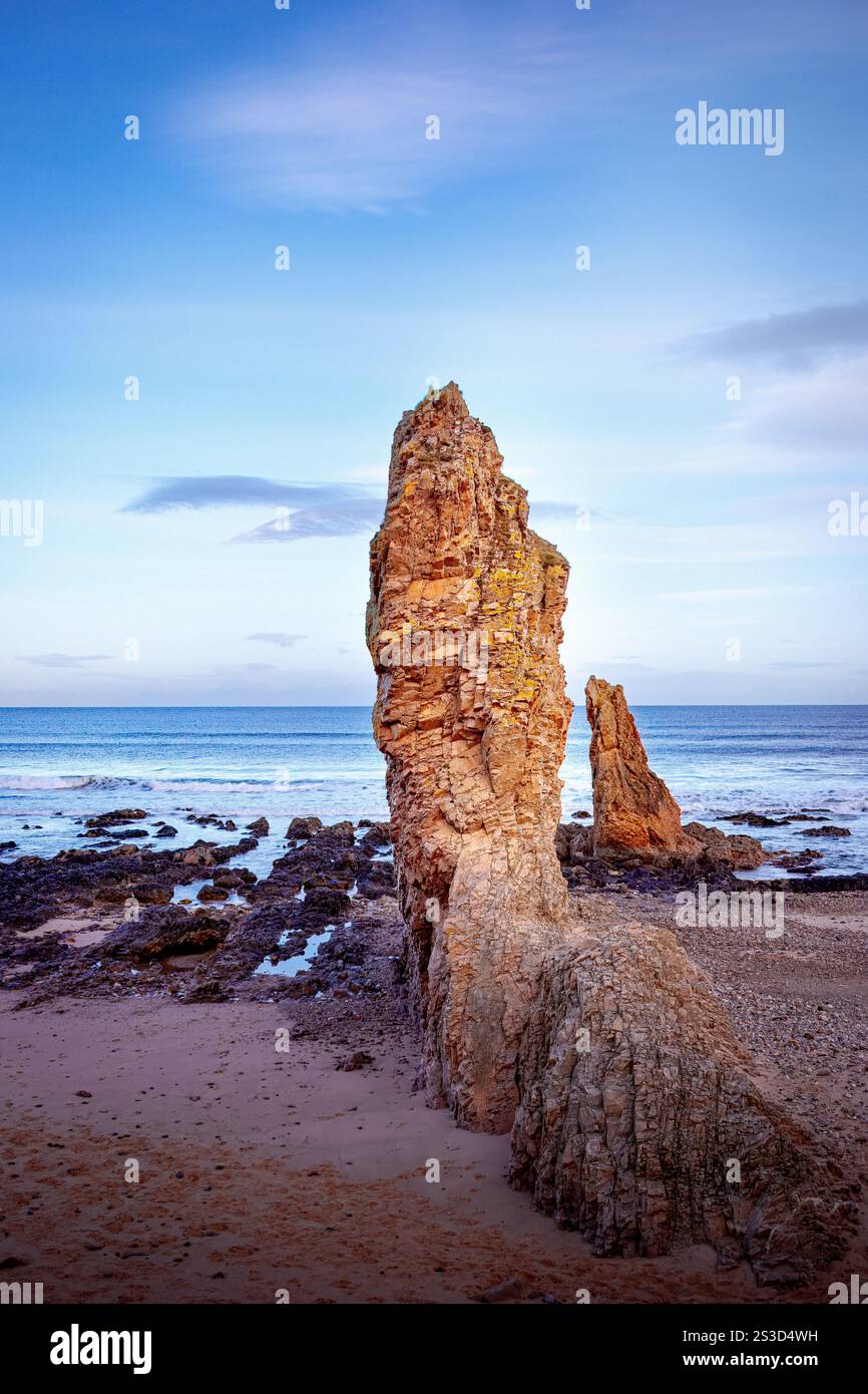Cullen beach moray scotland hi-res stock photography and images - Alamy