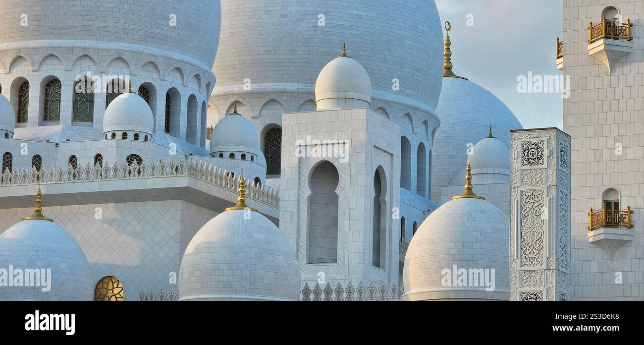 Close-Up photo of the Sheik Sayed Grand Mosque in Abu Dhabi Stock Photo ...