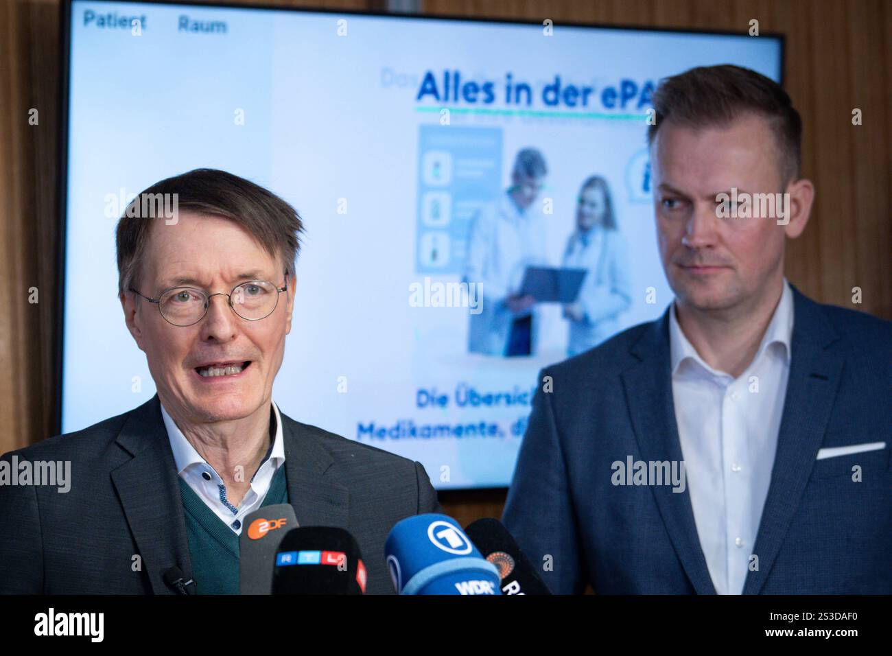 Praxisbesuch des Bundesgesundheitsministers zur Einfuehrung der ePA ...