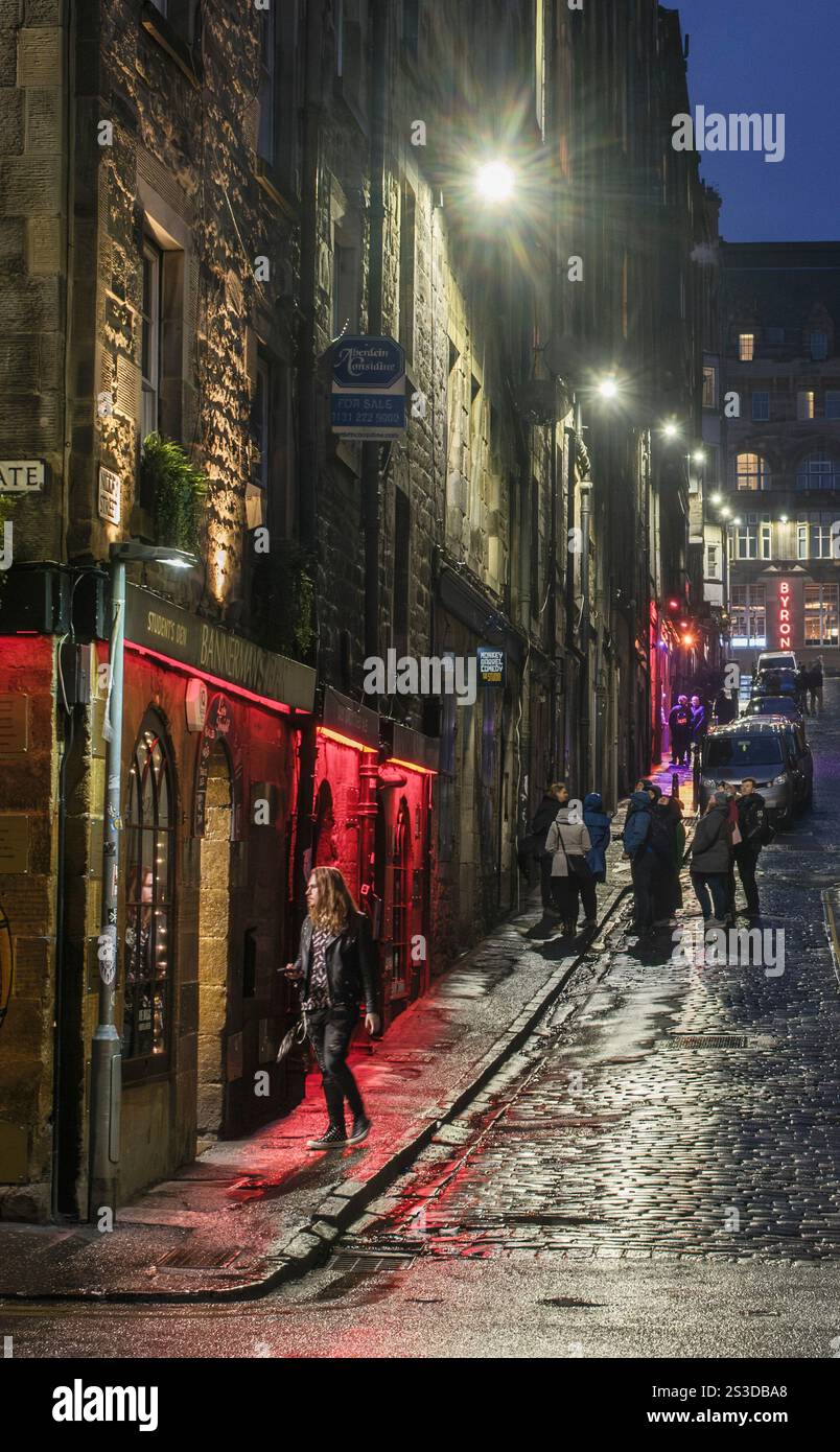 Edinburgh old town at nightfall. A wet day in early March. Niddry ...