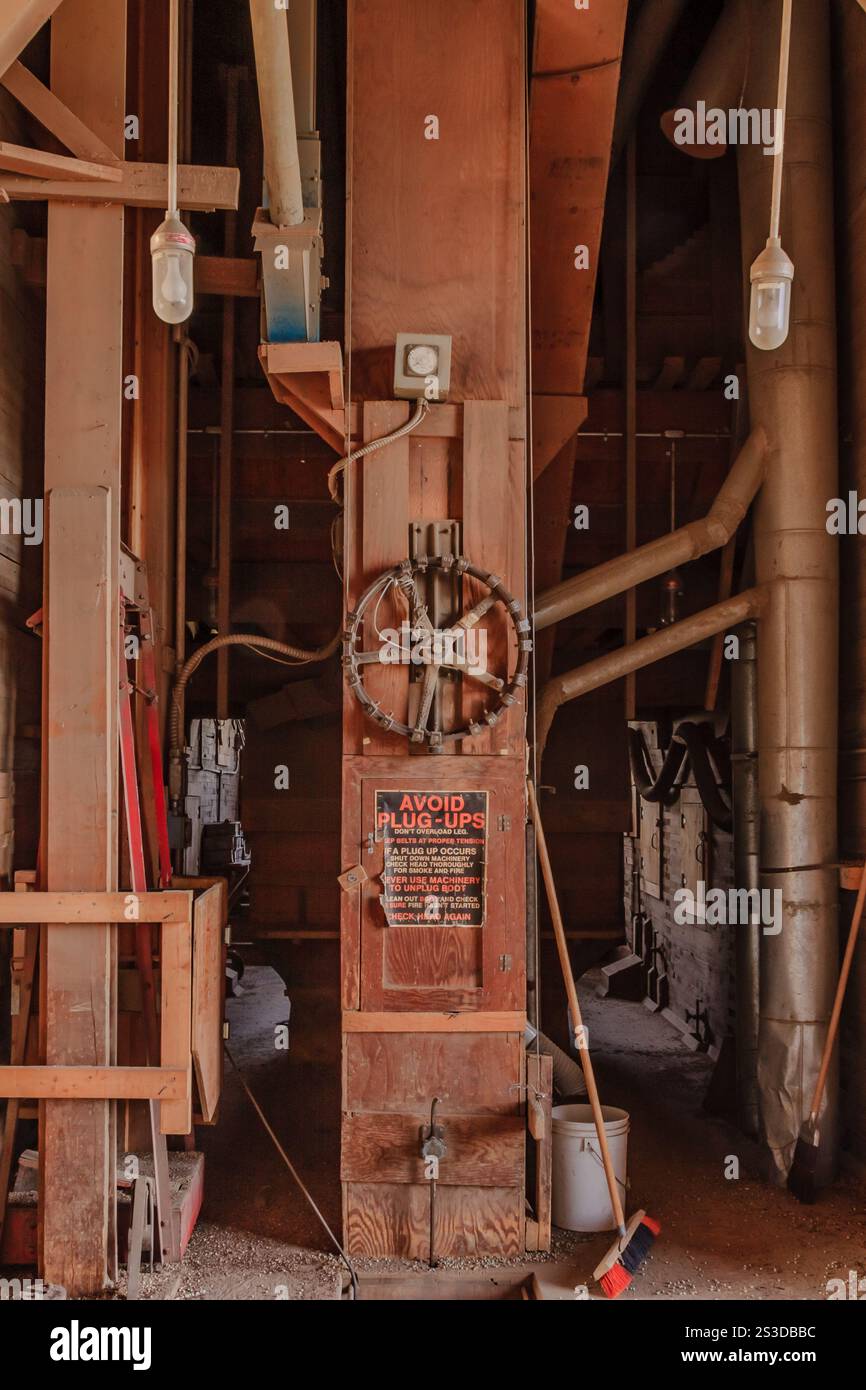 Dirty broken no smoking hi-res stock photography and images - Alamy