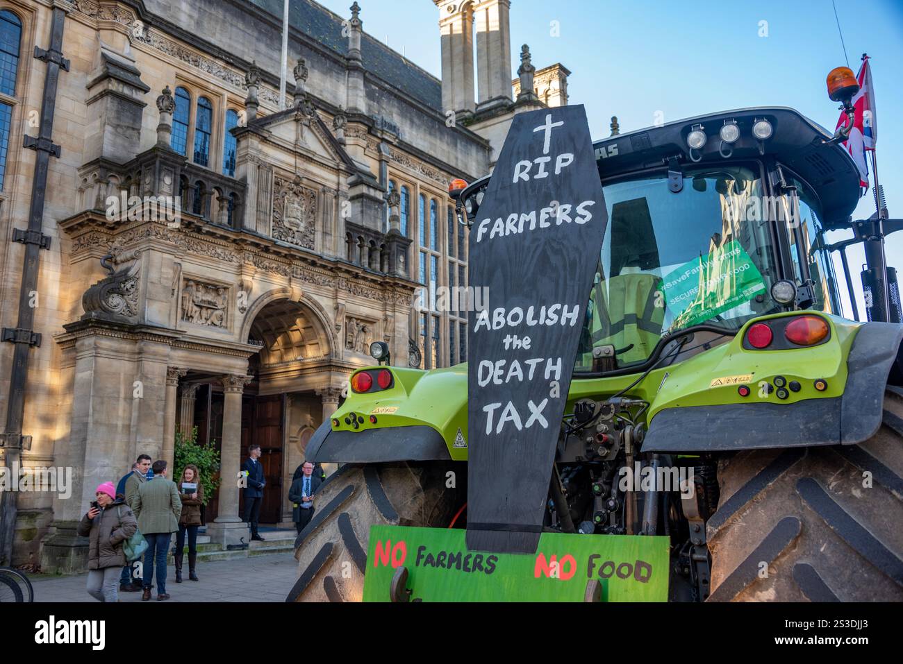 Oxford, UK, 9th January 2025. Farmers protest about the planned ...