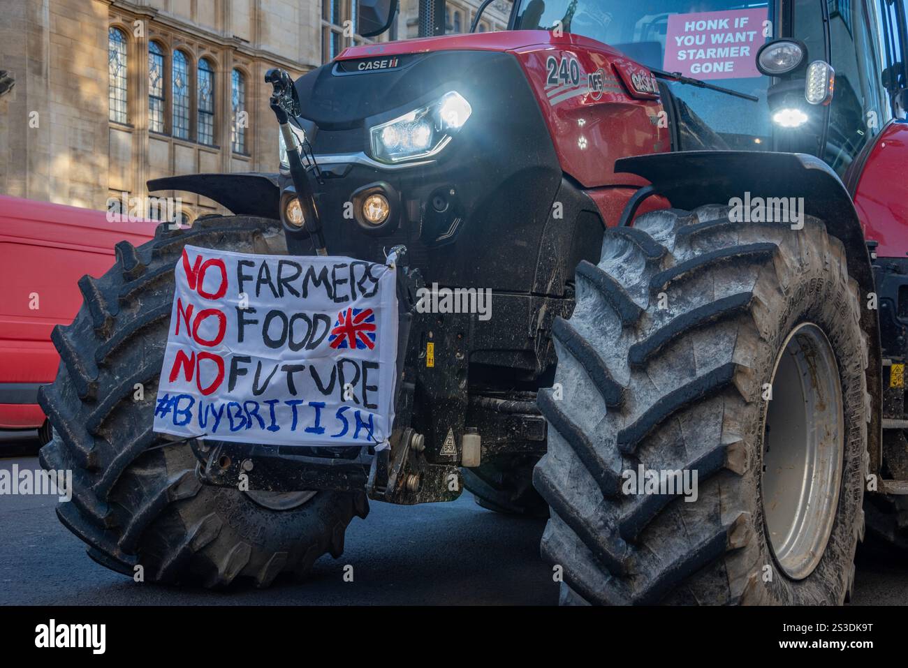 Oxford, UK, 9th January 2025. Farmers protest about the planned ...