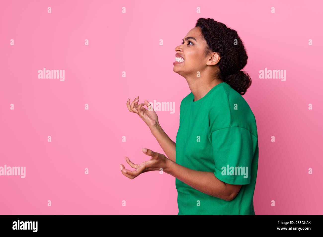 Photo portrait of attractive young woman profile angry reaction dressed ...