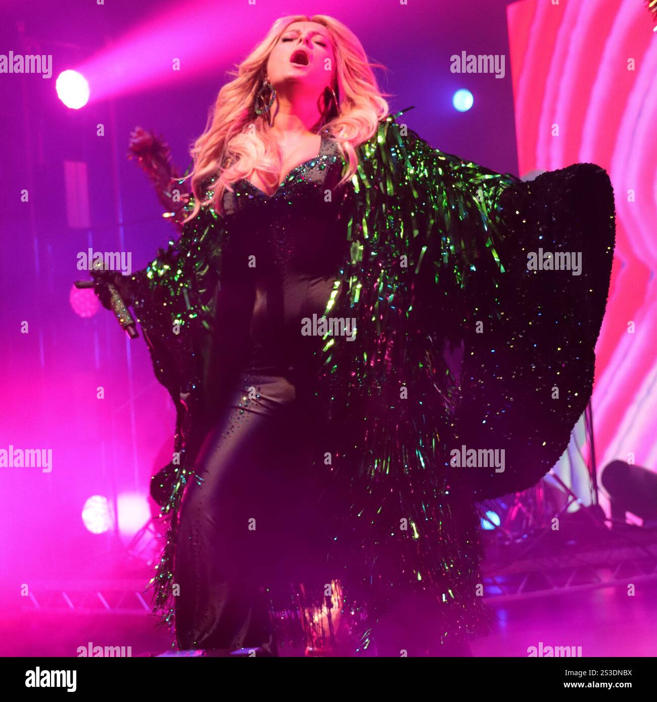 Bebe rexha performance hi-res stock photography and images - Alamy