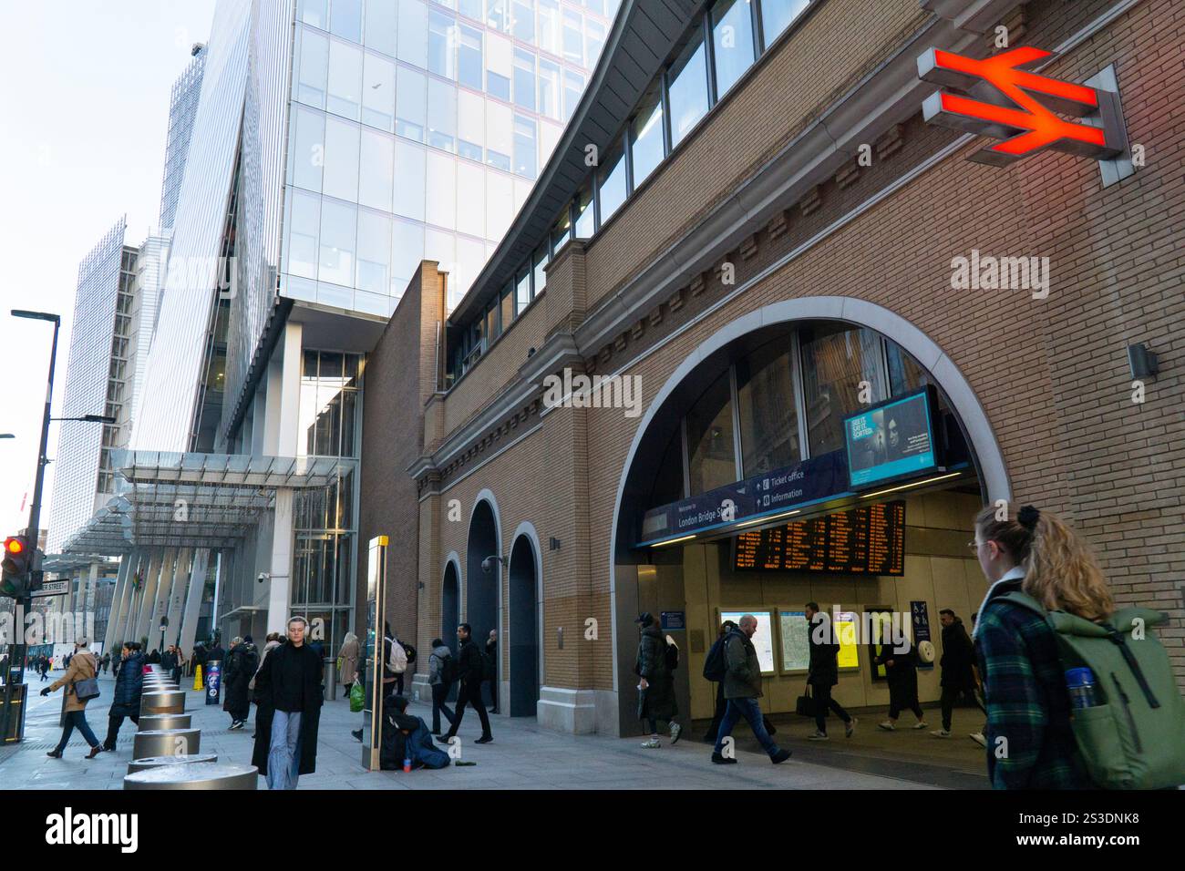 London, UK. 9th Jan, 2024. At London Bridge Station just before 9am ...